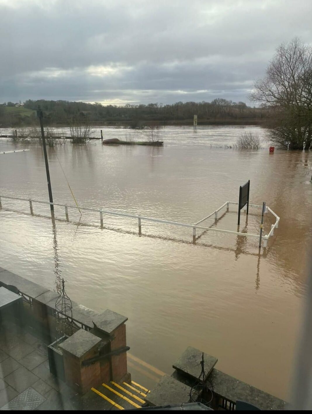 Major incident declared as River Trent bursts its banks | Notts TV News ...