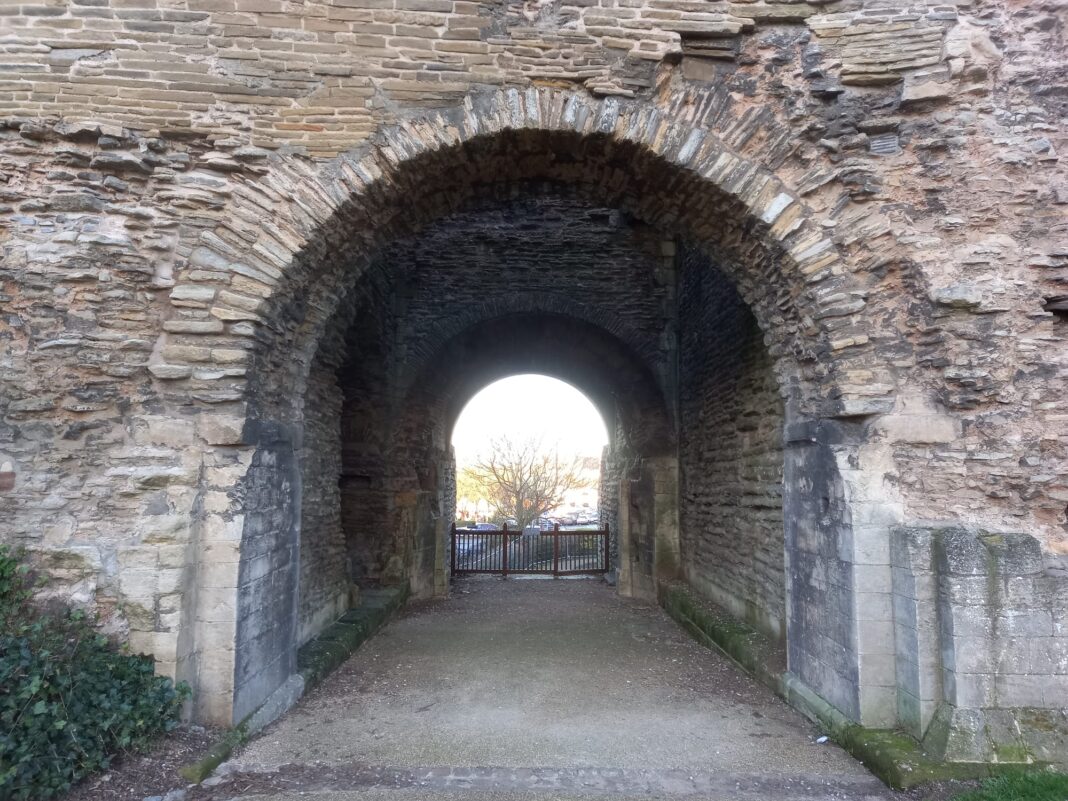 Newark Castle gatehouse restoration labelled ‘absolute must for the ...