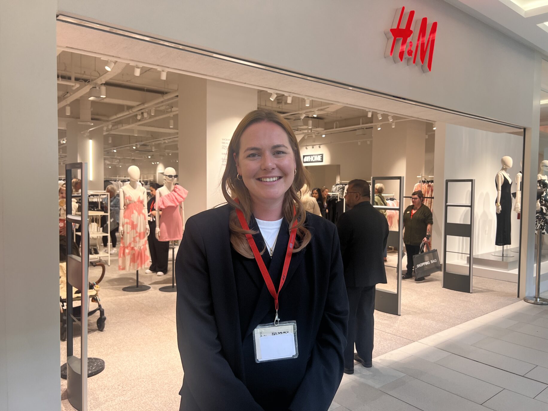 Shoppers queue as new improved H&M store opens in Nottingham – Notts TV ...