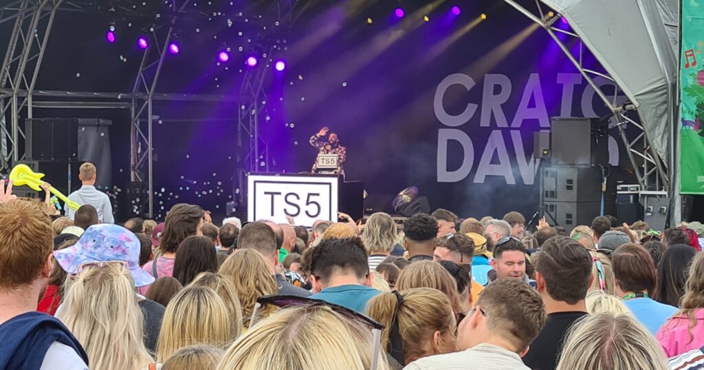 Nottingham’s Splendour Festival returns to Wollaton Hall for summer ...