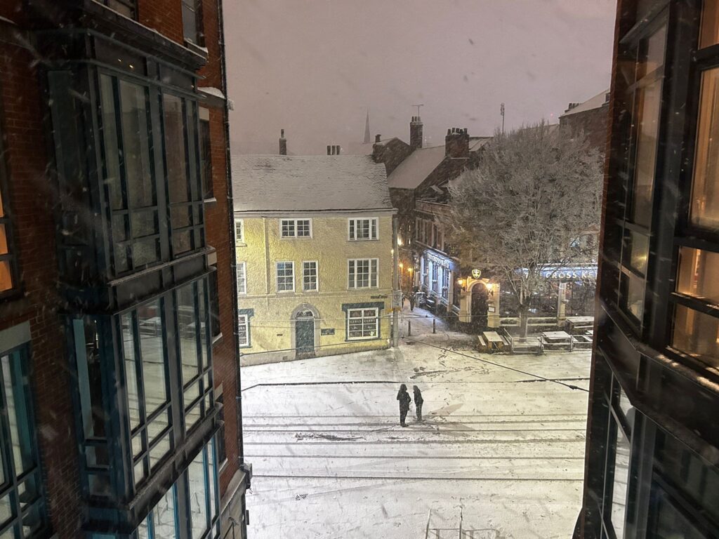 Heavy snowfall disrupts Nottinghamshire: Updates on transport, schools ...